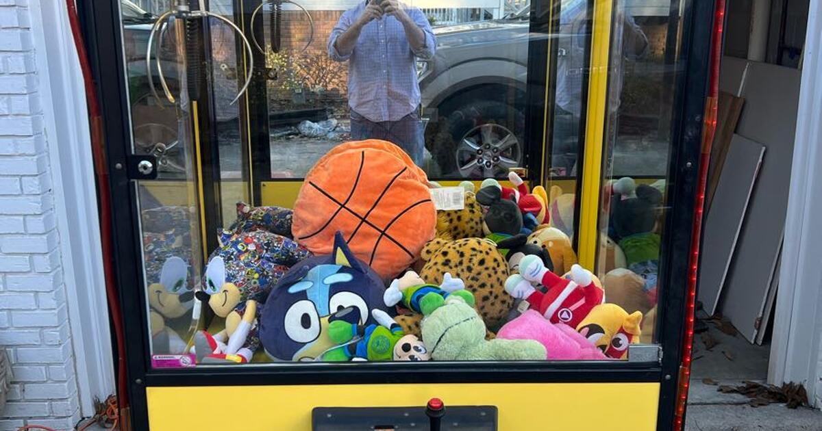 Full size claw machine for $600 in Alabaster, AL | For Sale & Free ...