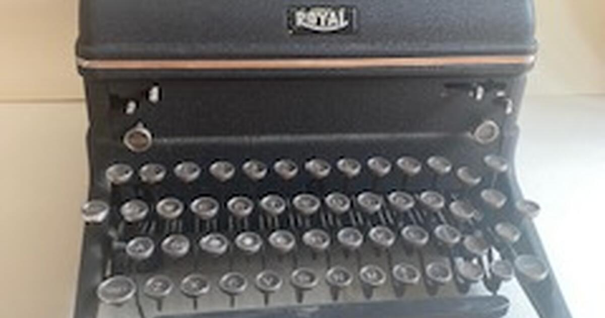 Vintage Royal Typerwriter + extra new ink tape for $75 in Seattle, WA ...