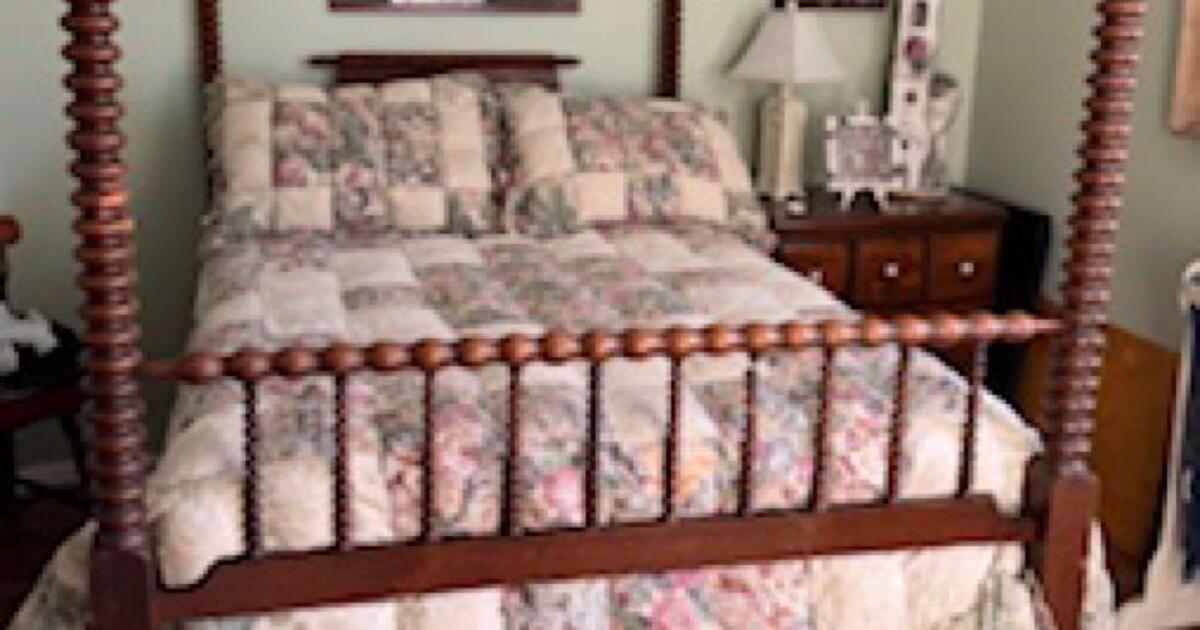 Antique 19th Century Victorian Four Poster Walnut Spool Bed for $200 in ...