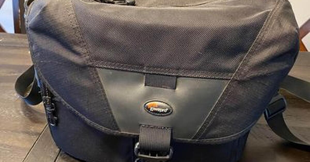 Lowepro Stealth Reporter D300 AW All-Weather Camera Bag for $50 in Troy ...