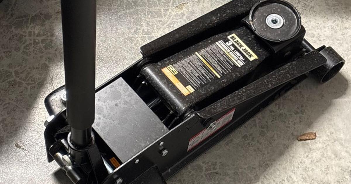 Black Jack 3 Ton Floor Jack for $100 in Chattanooga, TN | For Sale ...