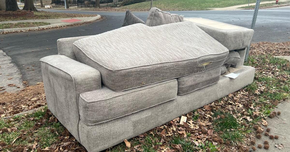 Free Couch for Free in Kansas City, MO | For Sale & Free — Nextdoor