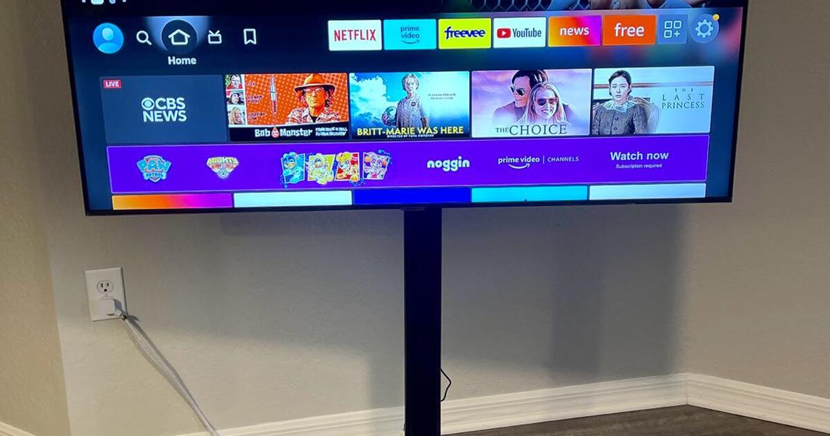 Samsung 60 “ with Amazon Firestick, swivel metal stand in Palm Harbor ...