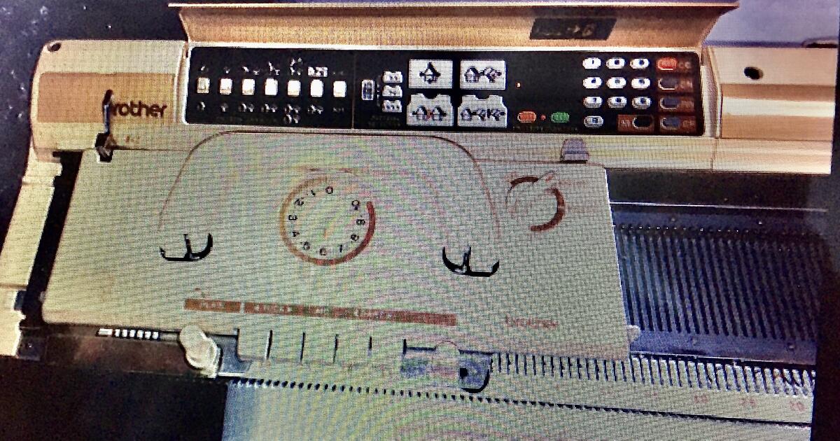 Brother KH-910 Electroknit knitting machine in steel clamshell case ...