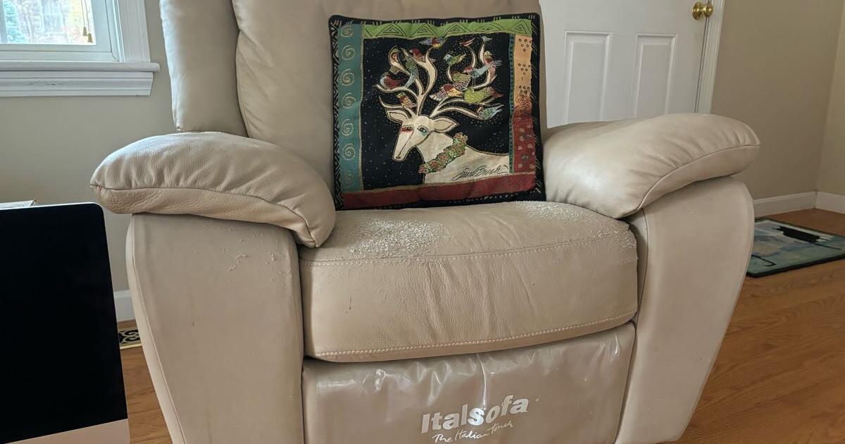 Italsofa Recliner Chair for $175 in Sterling, MA | For Sale & Free ...