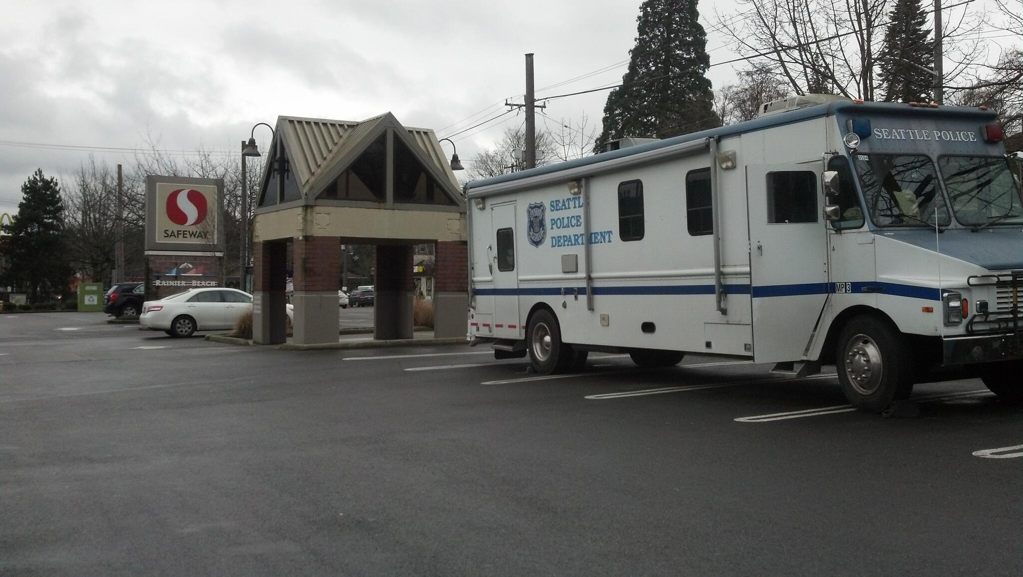 Police Staffing Mobile Precinct at Rainier Beach Safeway (Seattle ...