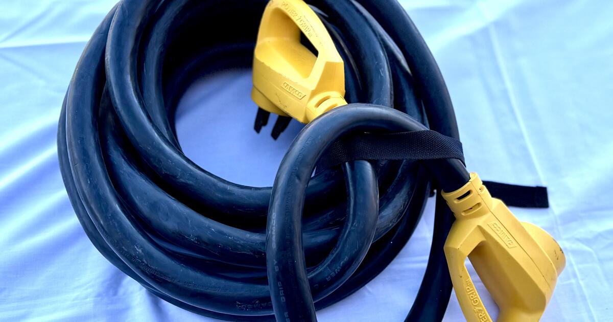 Camco Heavy-Duty RV Extension Cord With PowerGrip Handles, 25-Foot, 30