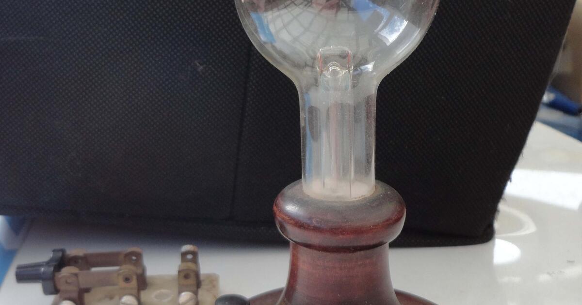 Vintage 1929 Replica of Thomas Edison's 1879 Electric Light Bulb for ...