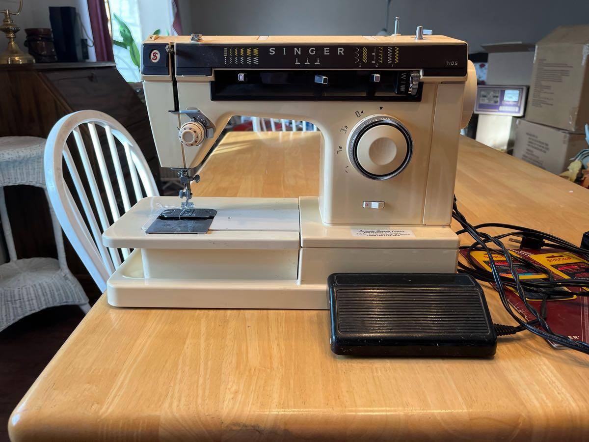 Vintage Singer 7105 Free Arm Sewing Machine for $60 in Cheyenne, WY ...