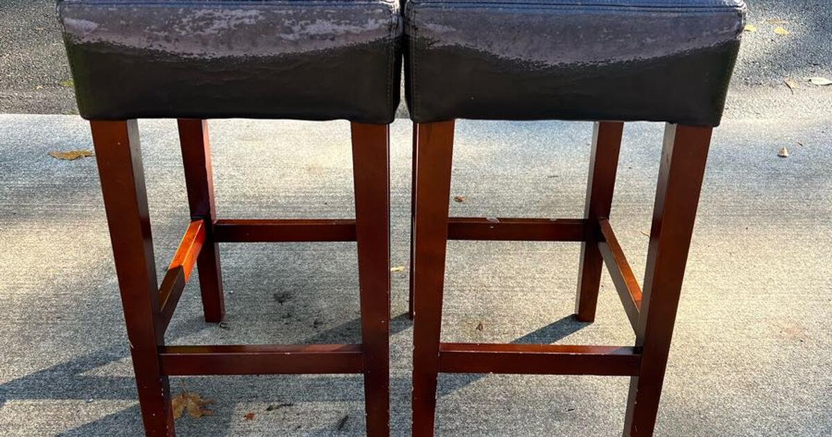 Two padded stools for Free in Seattle, WA | For Sale & Free — Nextdoor