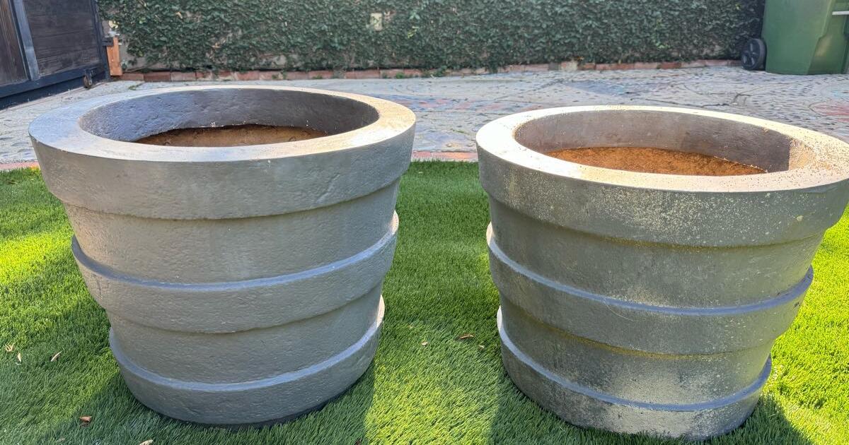 Free - 2 large outdoor plant pots for Free in Los Angeles, CA | For ...
