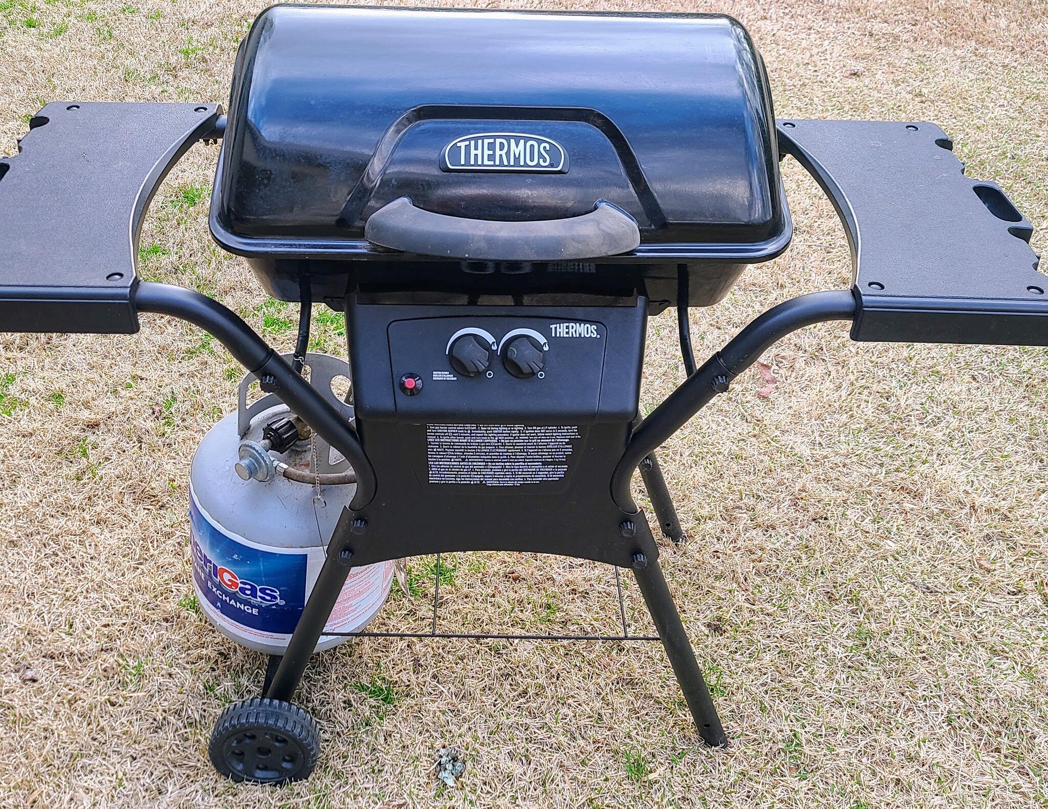 THERMOS 2-BURNER PROPANE GAS GRILL WITH TANK MODEL# 461665517 USED GOOD ...