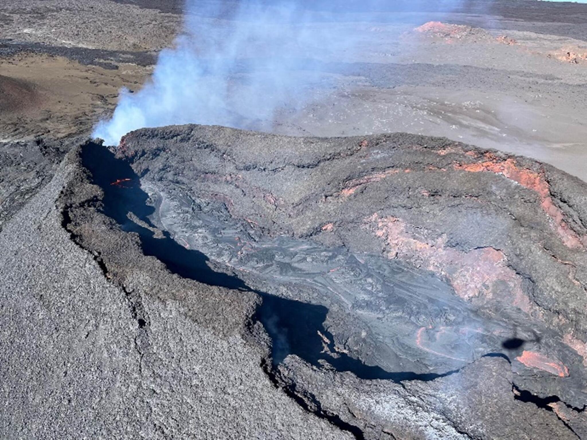 Hawaiian Volcano Observatory (HVO) reports all 2022 lava flows appear ...