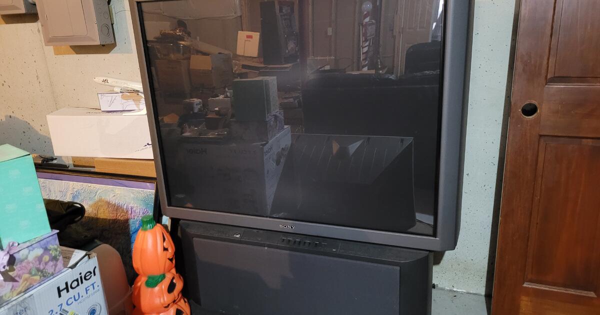 Projection TV from 1990s for Free in Mason, OH | Finds — Nextdoor