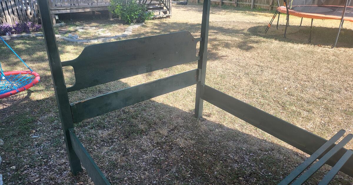 Cute queen 4 post bed frame for Free in Austin, TX | For Sale & Free ...
