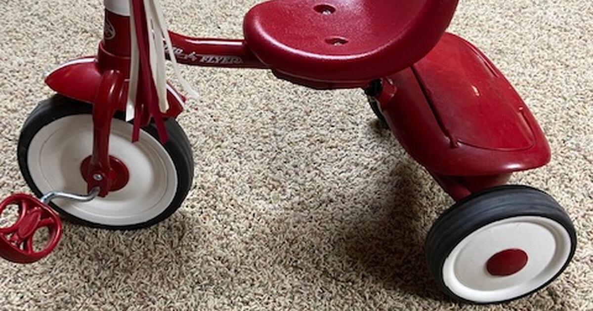 KIDS RADIO FLYER TRICYCLE $10 for $10 in Glen Carbon, IL | For Sale ...