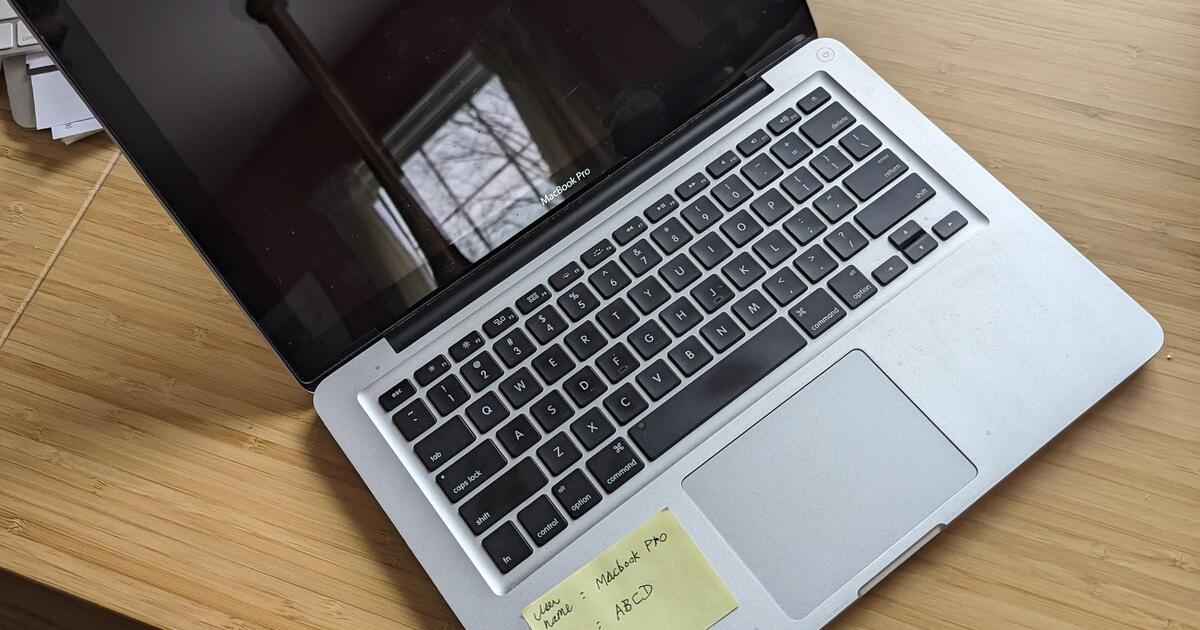 Apple 13 inch MacBook Pro Laptop (500Gb, with built in CD drive) for ...