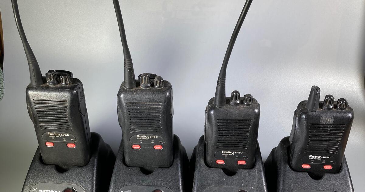 (4) Motorola Radius SP50 handheld walkie-talkie radios & chargers UHF ...