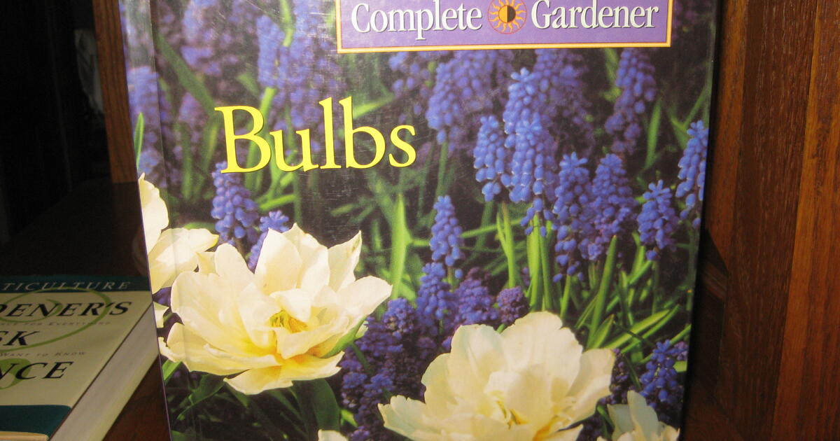 BULBS GARDENER BOOK for $5 in Tonawanda, NY | For Sale & Free — Nextdoor