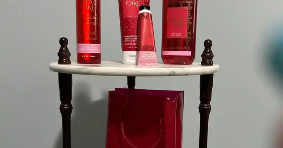 Brand New Bath Body Works Strawberry Poundcake Gift Set 30 For 25 Brand New Bath Body Works Strawberry Poundcake Gift Set 30 For 25