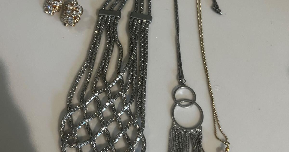 Random accessories (lots) for Free in Gardena, CA | For Sale & Free ...