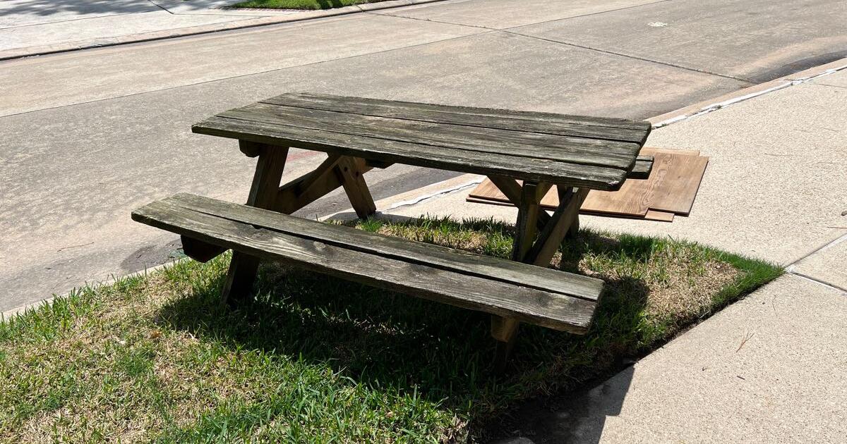Free picnic table for Free in Friendswood, TX | For Sale & Free — Nextdoor