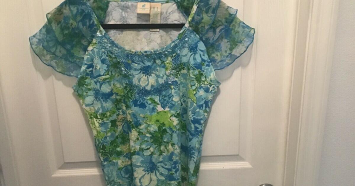Caribbean Joe Women’s Medium Blouse Blue Floral BEADED W/ Ruffle ...
