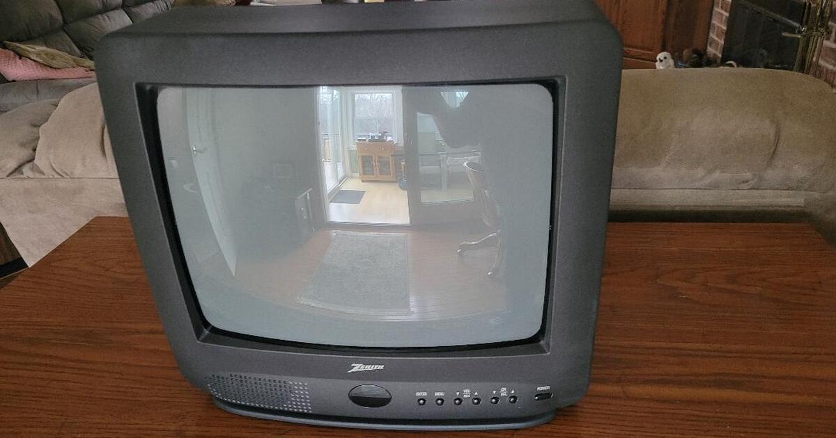 Zenith 13-inch CRT Color TV with Remote Control for $15 in ...