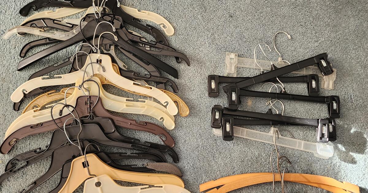 45 Plastic Top Hangers + 16 Bottom Hangers + 6 Wood Top Hangers for $10 ...