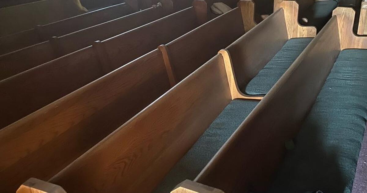 Wooden Church Pews For Sale _ Custom Church Pews For Sale – KKSURC