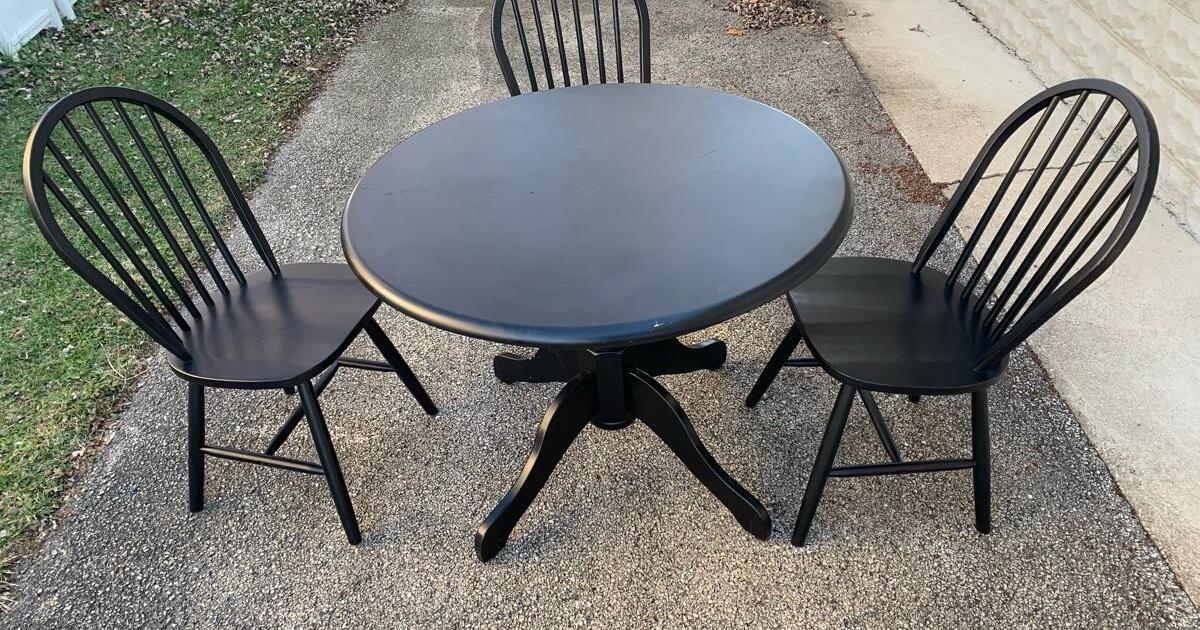 Kitchen table and 4 Chairs Black - IKEA - Round table and chairs set ...