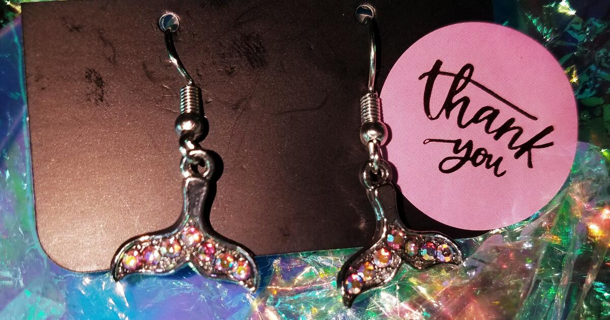 🧜‍♂️STUNNING MERMAID TAIL NEW PIERCED EARRINGS🧜‍♀️ for $5 in Bermuda ...