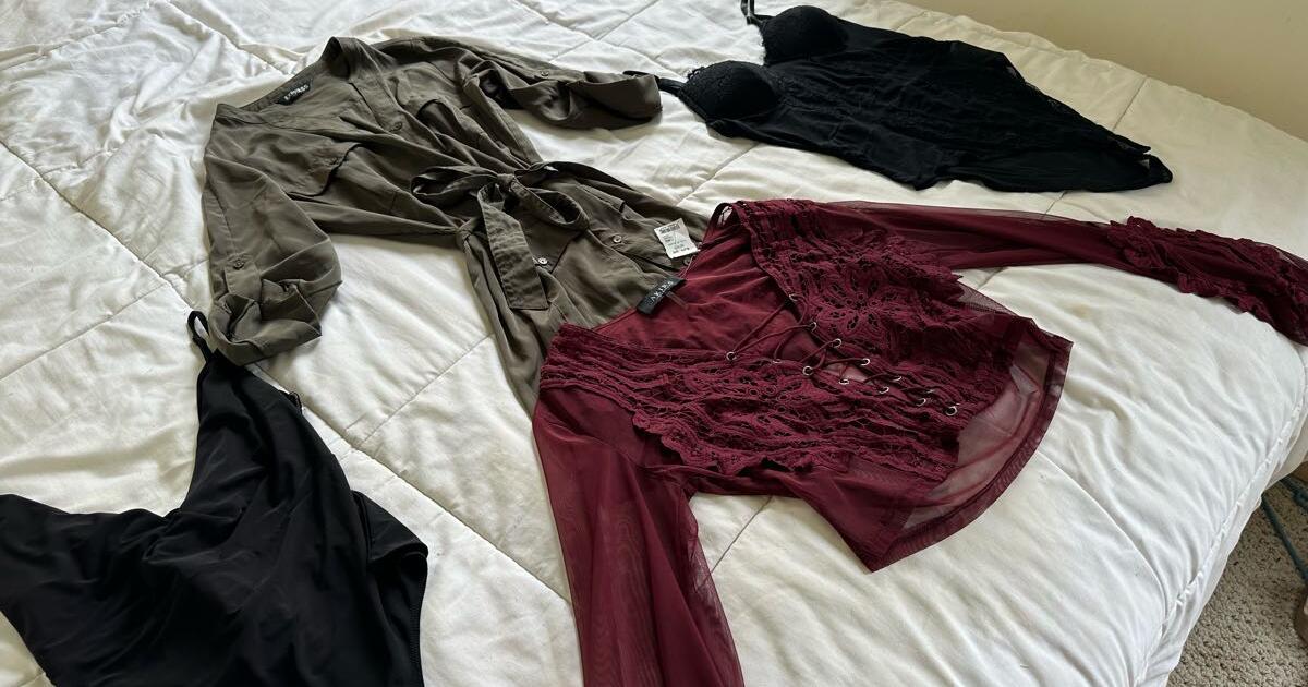 Size Large Summer Bundle in Volo, IL | For Sale & Free — Nextdoor