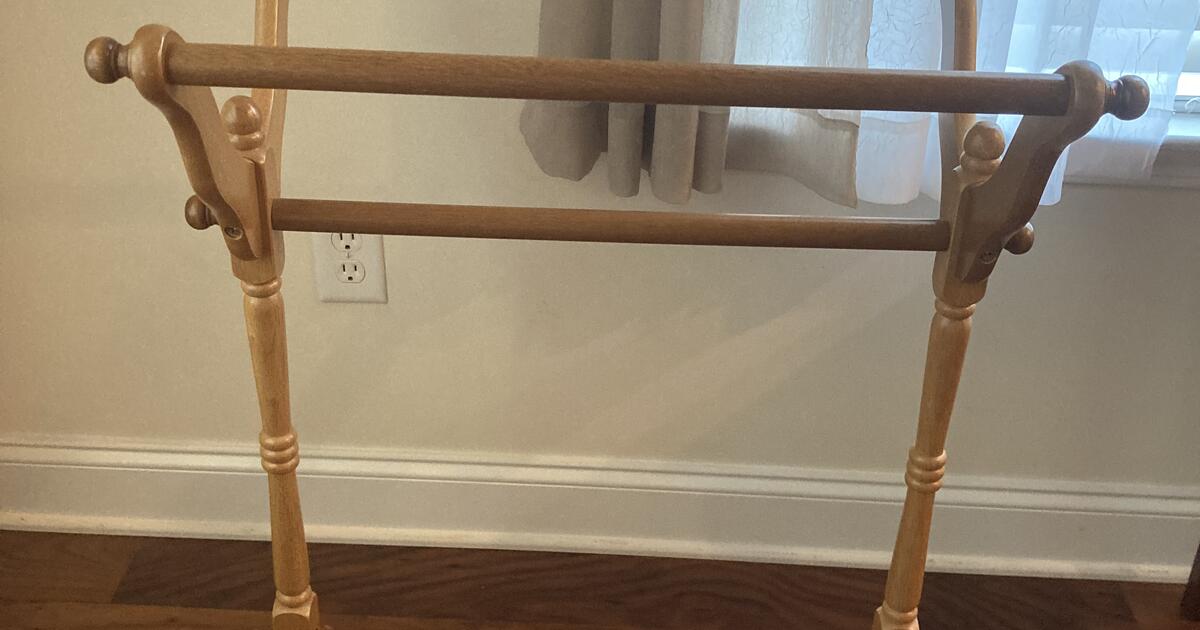 Quilt/Comforter Rack for $15 in Greenville, SC | For Sale & Free — Nextdoor