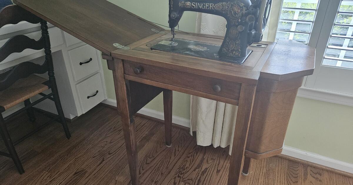 Antique Singer Sewing Machine with Martha Washington Wood Cabinent for ...