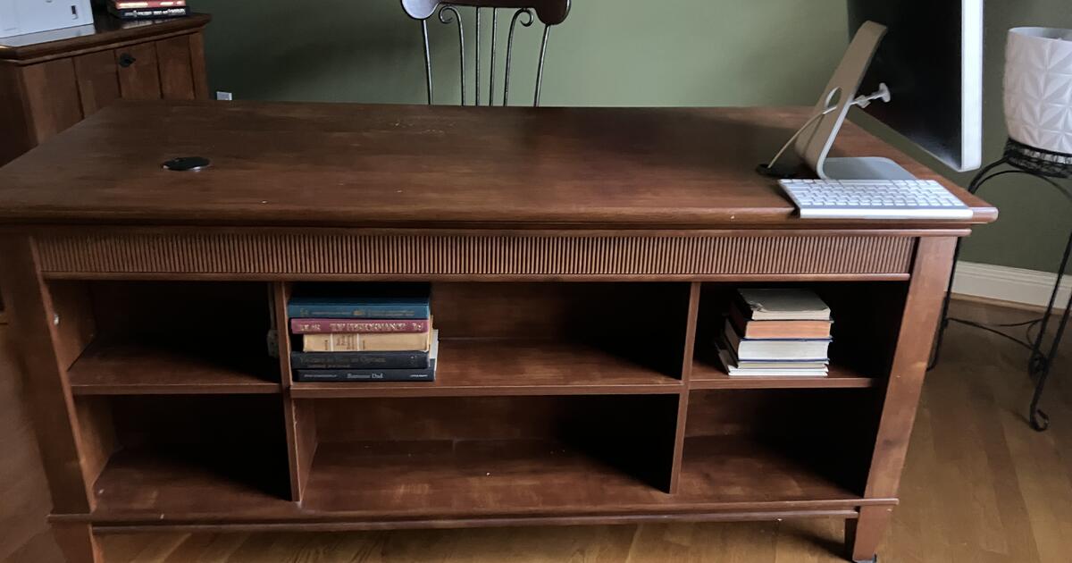 Wooden Office Desk for Free in Knoxville, TN | For Sale & Free — Nextdoor
