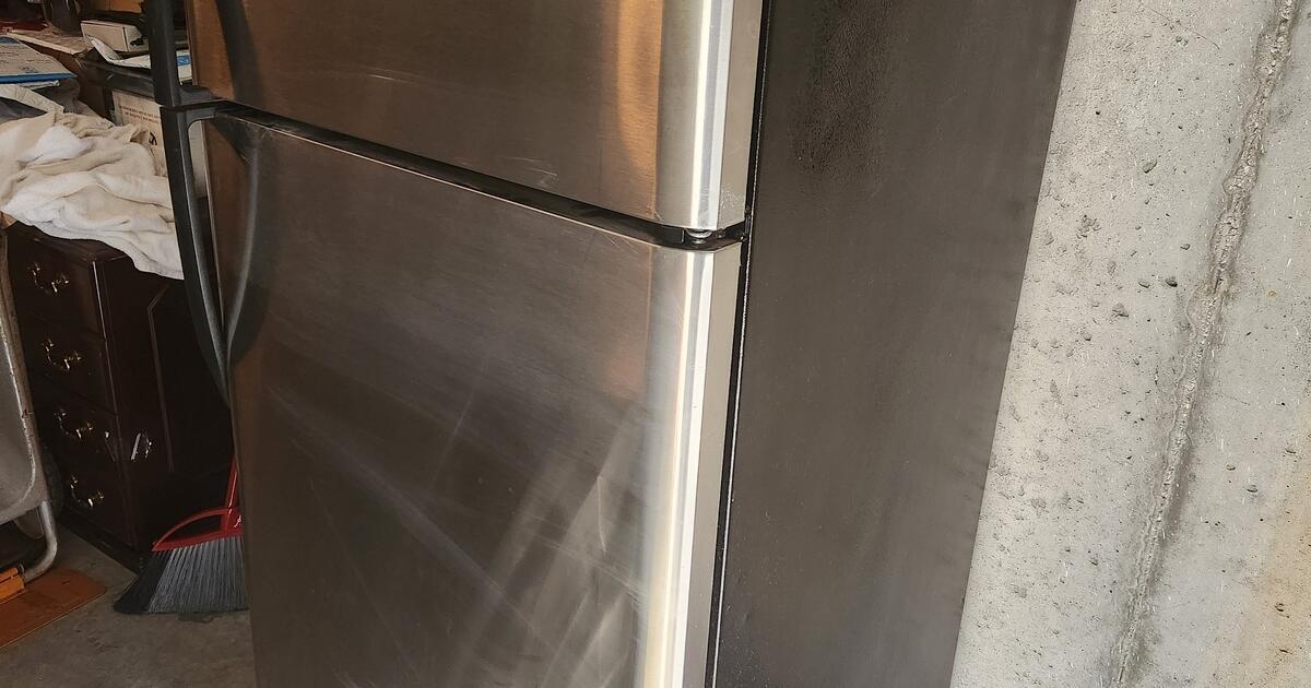 Stainless Steel Frigidaire Refrigerator for $200 in Senoia, GA | For ...