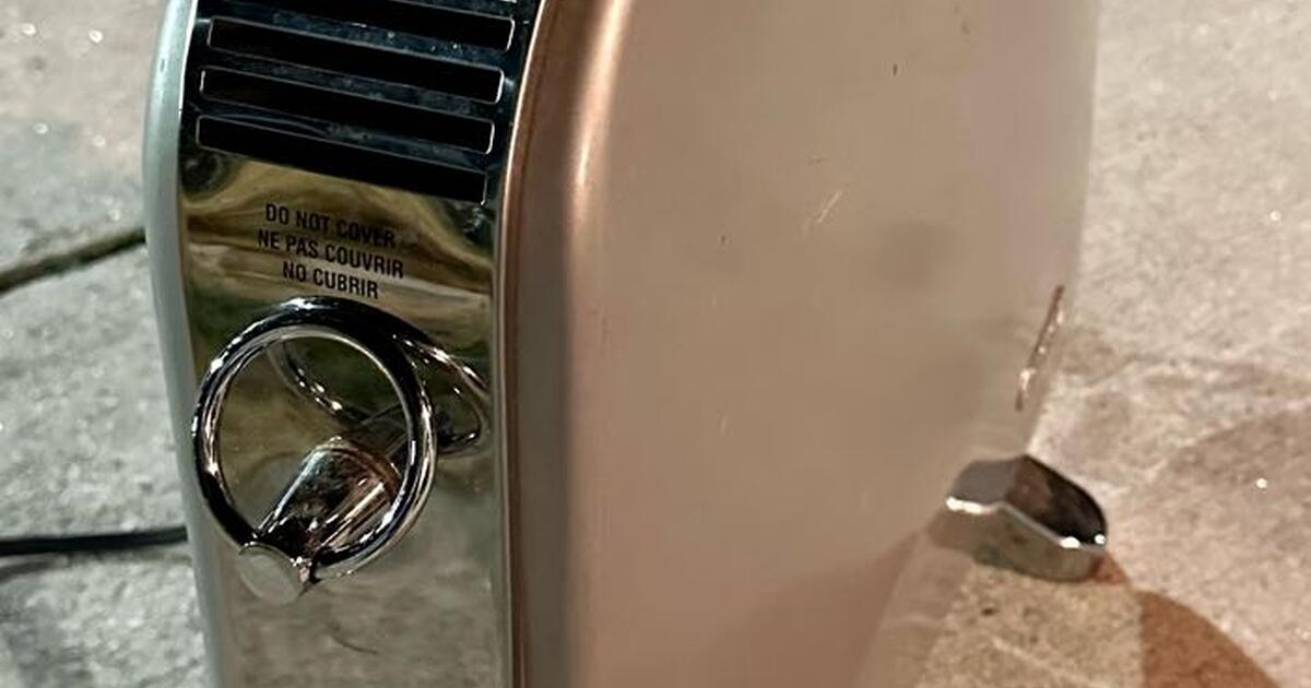 Delonghi Heater for $10 in Baltimore, MD | Finds — Nextdoor