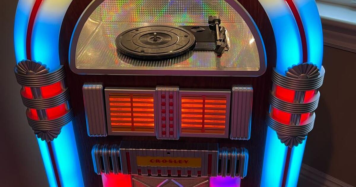 Crosley CR1704A-WM Jukebox W/Phono/FM/CD/BT/AC with Remote, LIKE NEW ...