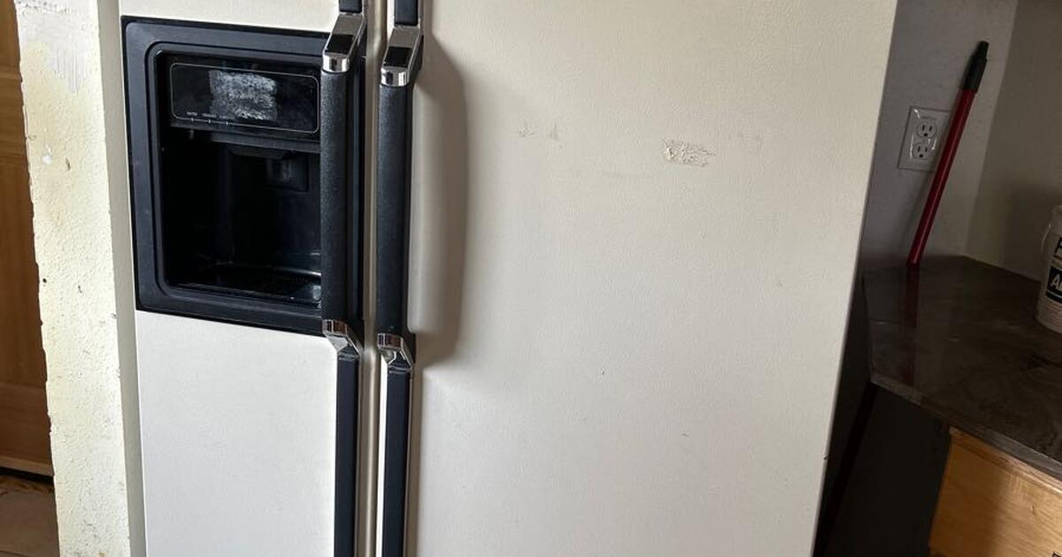 Side by side refrigerator for Free in Poulsbo, WA | For Sale & Free ...