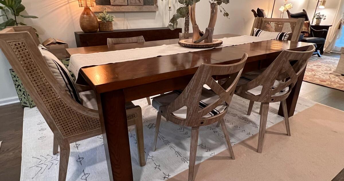 Solid wood expandable dining table - 6 seater for $125 in Atlanta, GA ...