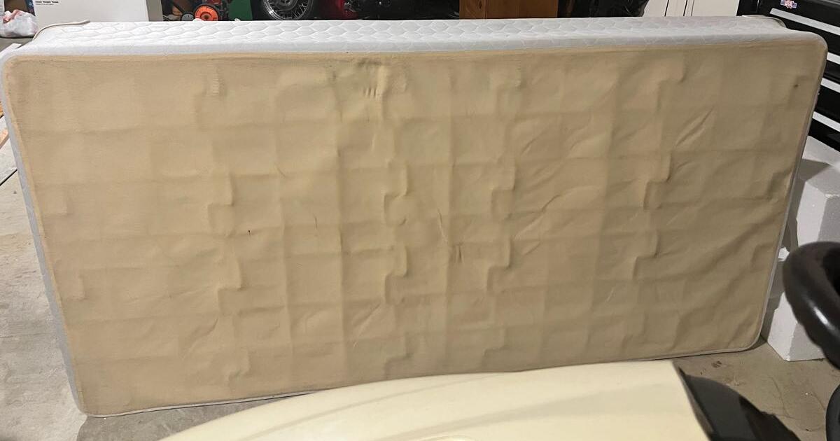 FREE - Twin Bed Spring Box for Free in Waterford, VA | Finds — Nextdoor