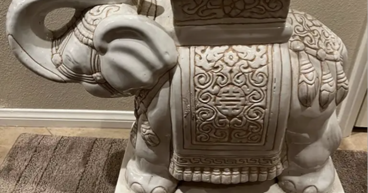 GUMP iconic ceramic elephant table , lucky Elephant GG in top. iconic ...