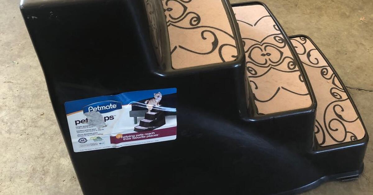 Petmate Pet Steps for $20 in Thousand Oaks, CA | For Sale & Free — Nextdoor