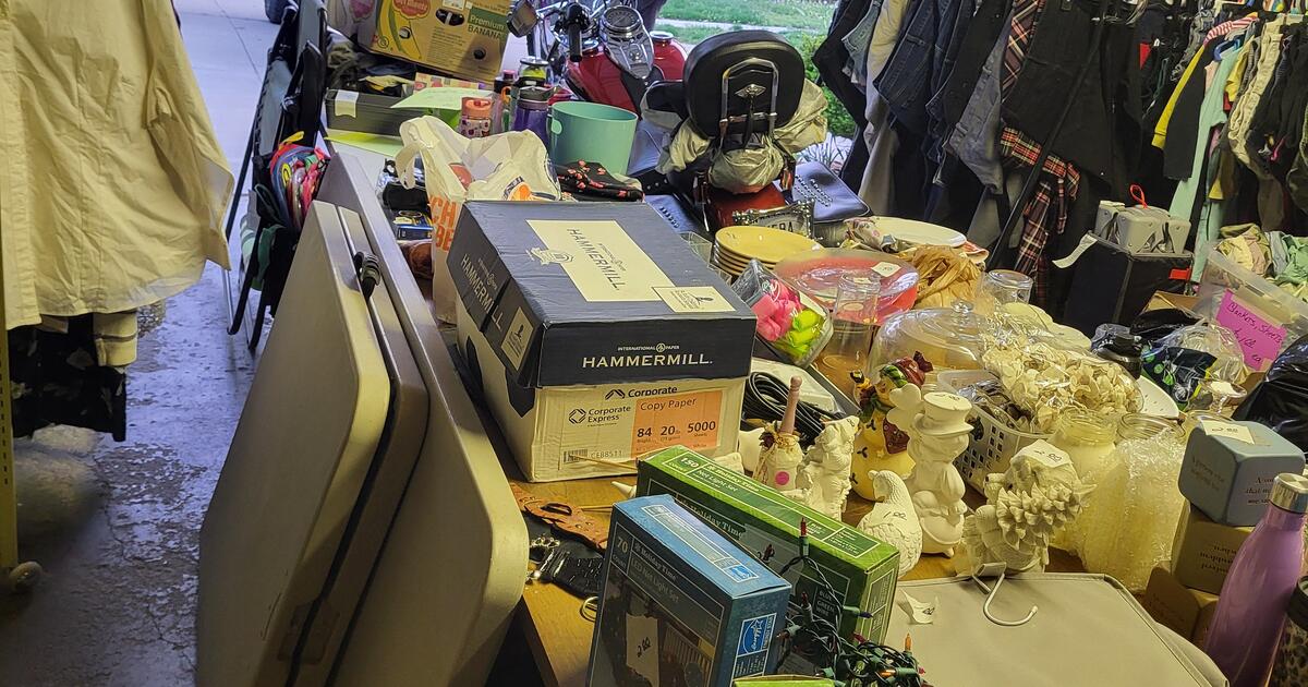 Clothing Accessories, And home Decor for $1 in Topeka, KS | For Sale ...