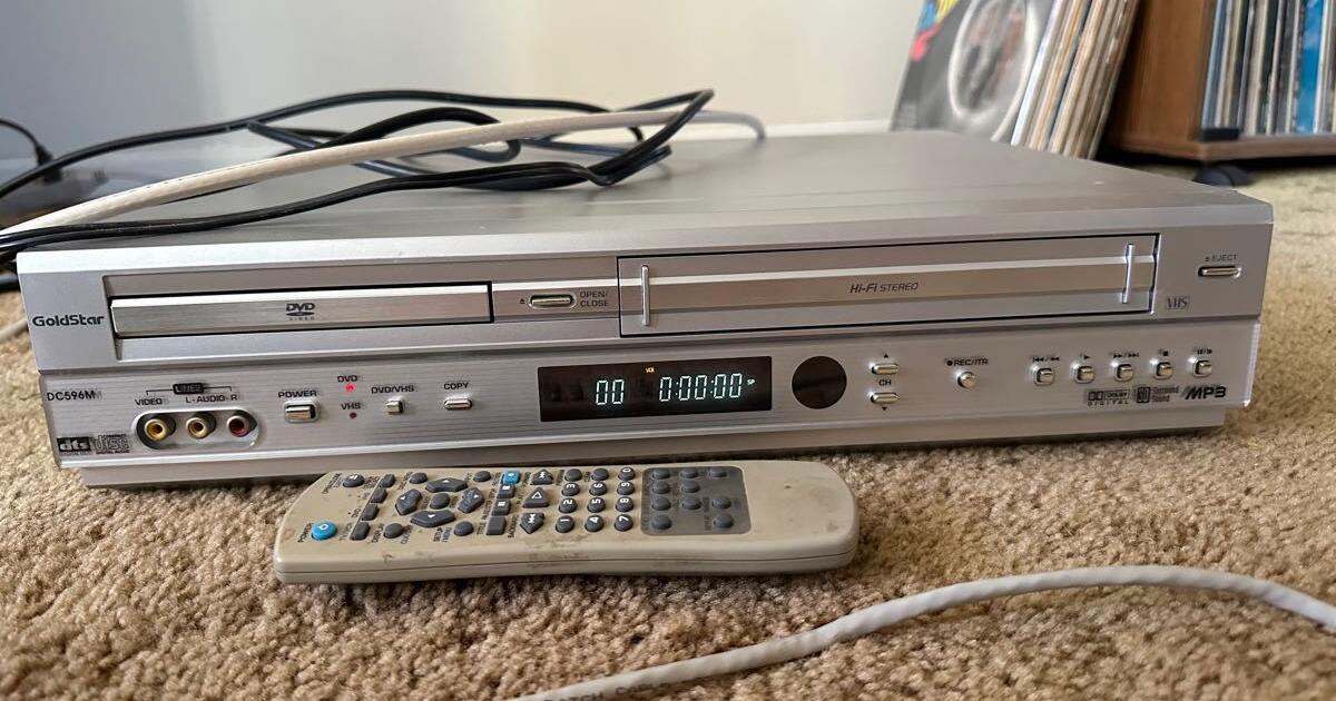 GoldStar VHS DVD player with working remote and cables for Free in ...