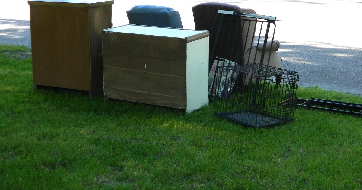 Free Dressers and Recliners for Free in Plymouth, MN | For Sale & Free ...