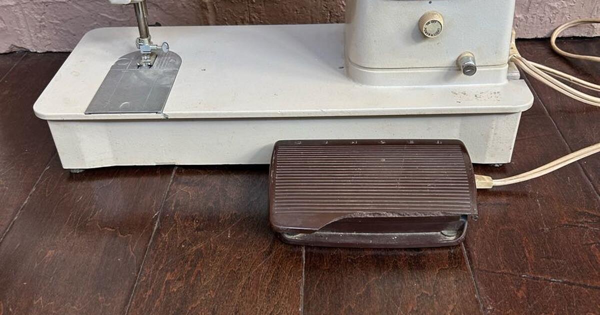 Singer Sewing Machine Model 457 with foot pedal for $50 in North ...