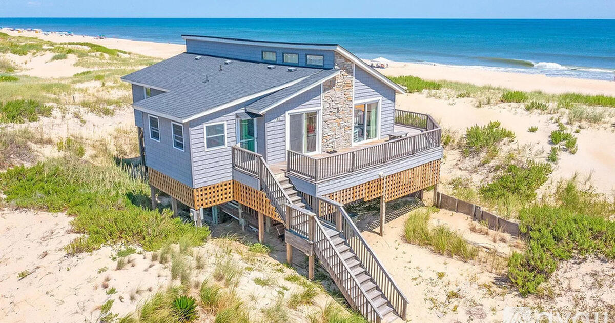 Outer Banks Beachfront Bungalow - 3 Bedroom 2 Bathroom House with Great ...