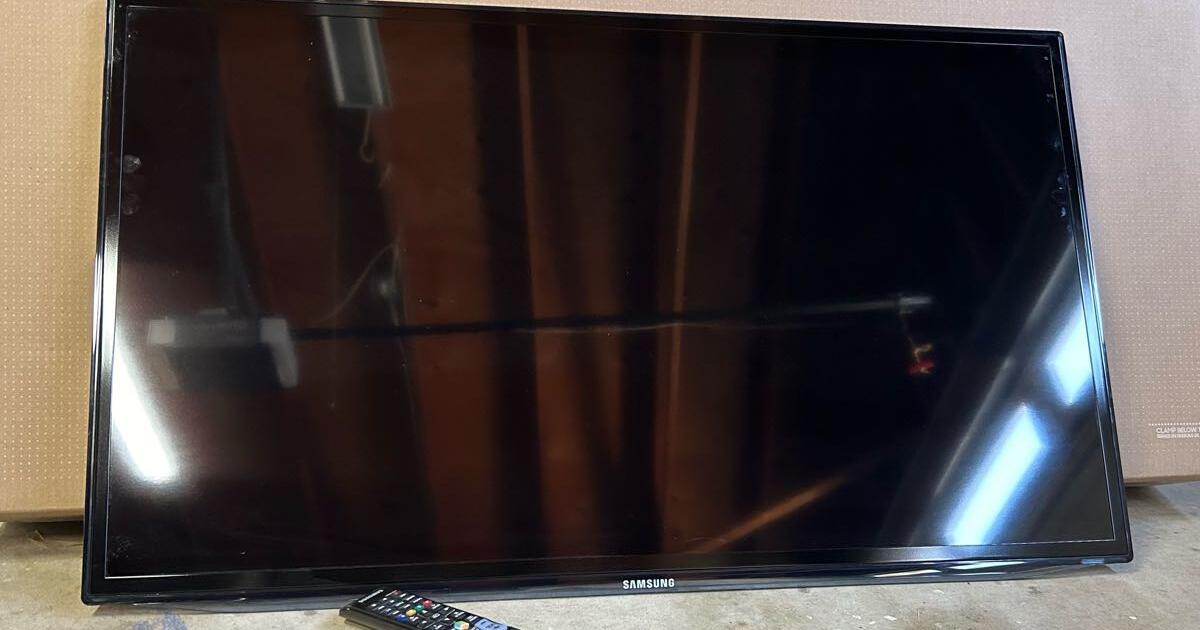 Samsung flat screen 40 inch for Free in Agoura Hills, CA | For Sale ...